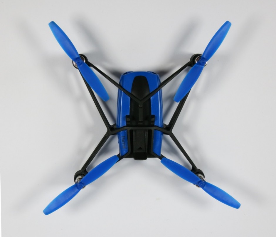 Test Parrot Mini Drone Rolling Spider: Volle Drohnung